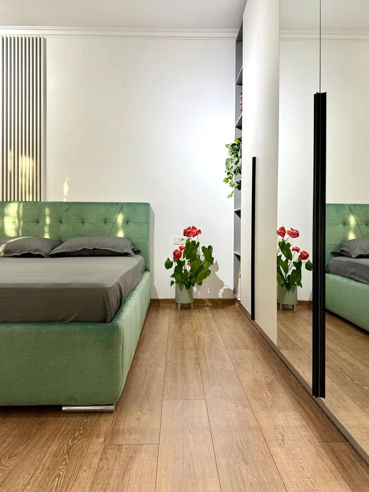 Eleganță masculină în tonuri de gri și lemn - Dream Home by Geanina